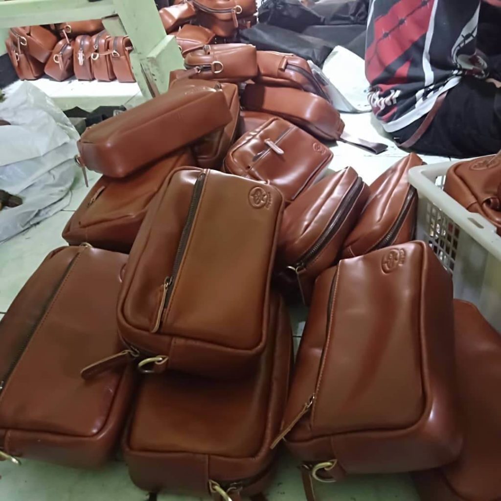 Souvenir Pouch Kulit (Buat Pouch Sesuai Keinginan Sendiri)